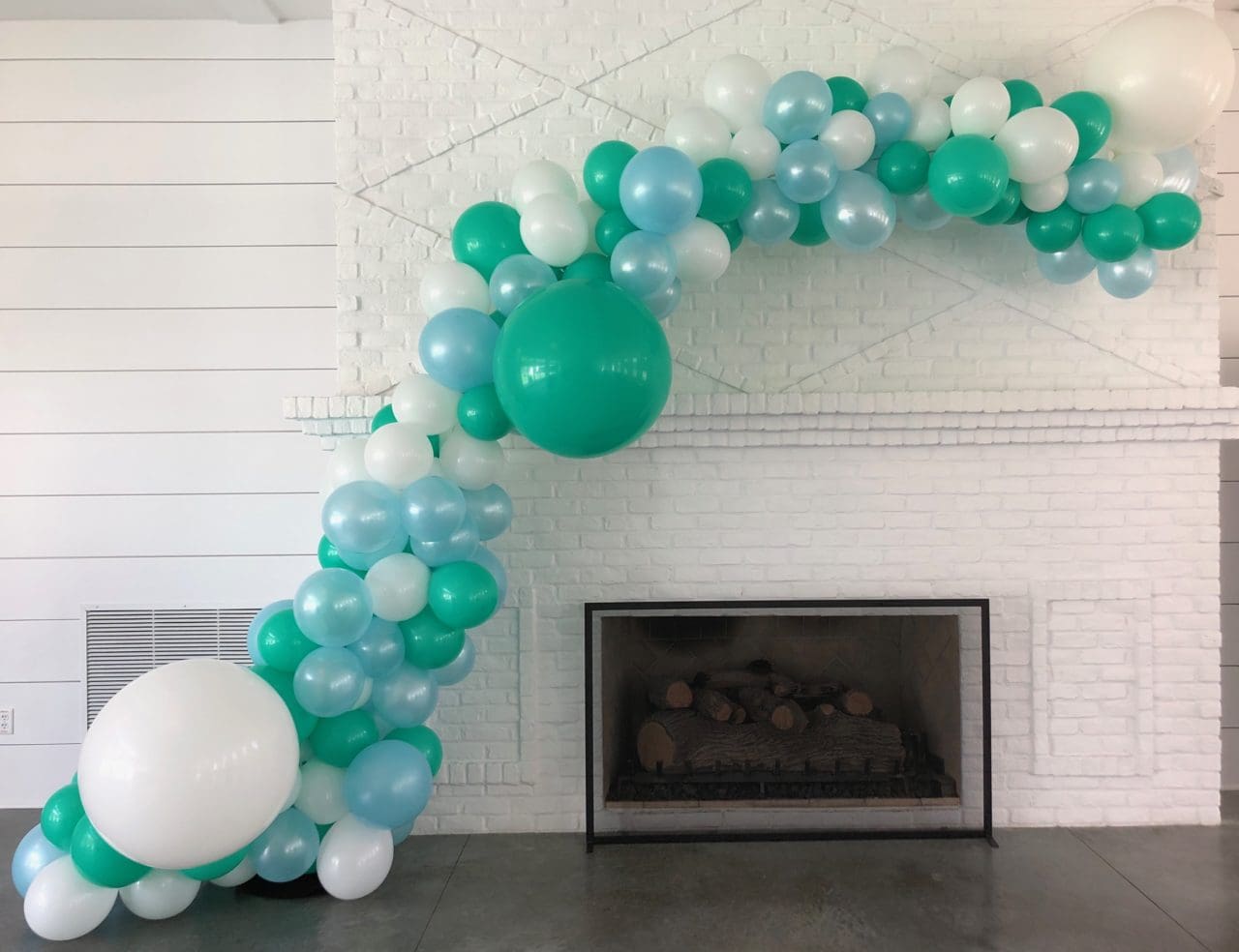 Garlands | Andon Balloons and Signs
